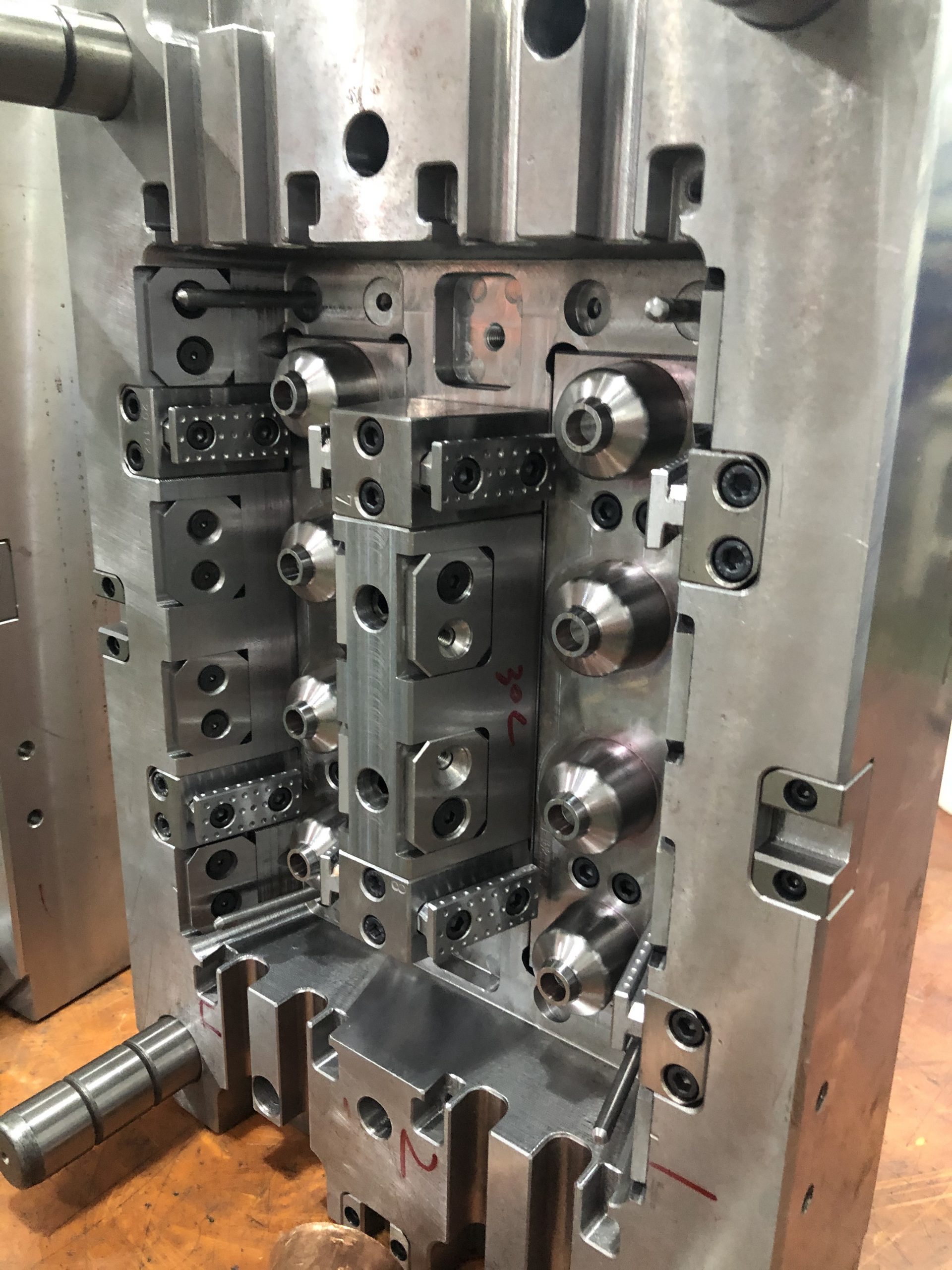 Custom medical parts - RJC Mold